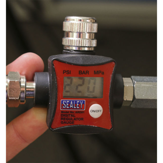Sealey ARD01 On-Gun Air Pressure Regulator/Gauge Digital - Machine Mart