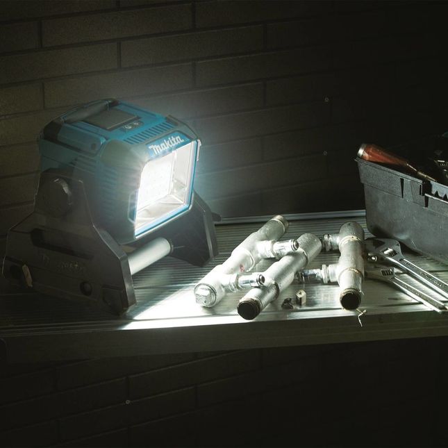 Makita DML811/1 18/110V LXT Cordless LED Worklight (110V) (Bare Unit ...