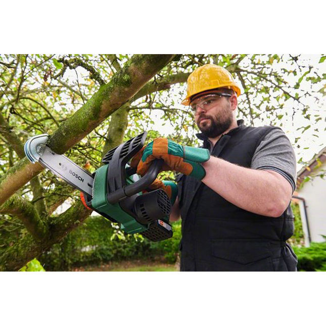 Bosch UniversalChain 18 20cm Cordless Chainsaw with 2.5Ah Battery ...