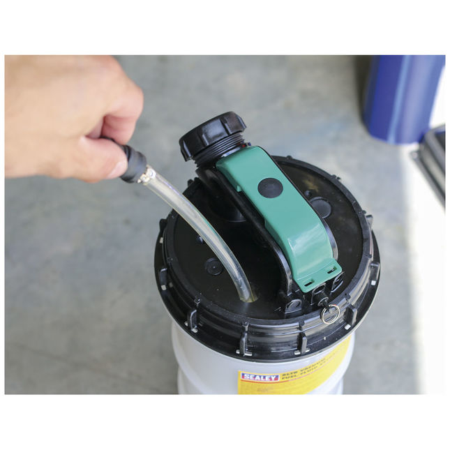 Sealey TP204 Vacuum Fuel/Fluid Extractor 8L - Machine Mart
